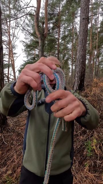 Вяжем заячьи ушки. #lifehacks #camping #туризм #узлы