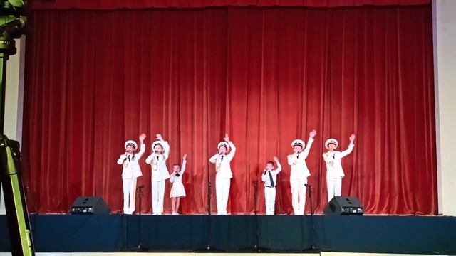 Солнечный круг, муз.А.Островского, сл.Л.Ошанина, исп. Эстрадный ансамбль студии Юные Александровцы