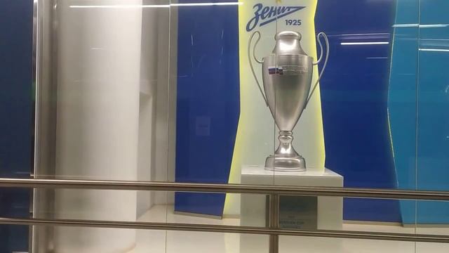 ст. метро Зенит, Ленинград (СПб), Зелёная  Линия - интерьер, пассажиры, работники метро,поезд