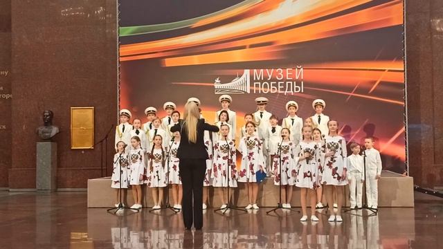 Сигнальщики- горнисты, Н. Добронравов, А. Пахмутова, исп. сводный хор студии Юные Александровцы