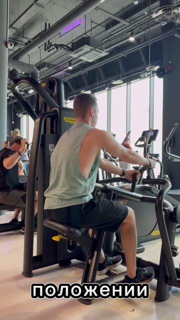 Спина. Горизонтальная тяга в блочном тренажере (1 рукой)