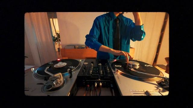 Super Mellow Vinyl Mix by mingsquall · Golden Hour Set