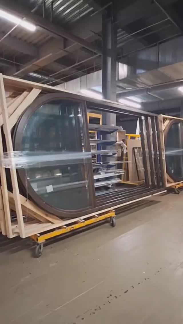 Упаковка огромных дубовых окон! Арки 3,7 метра высотой!!