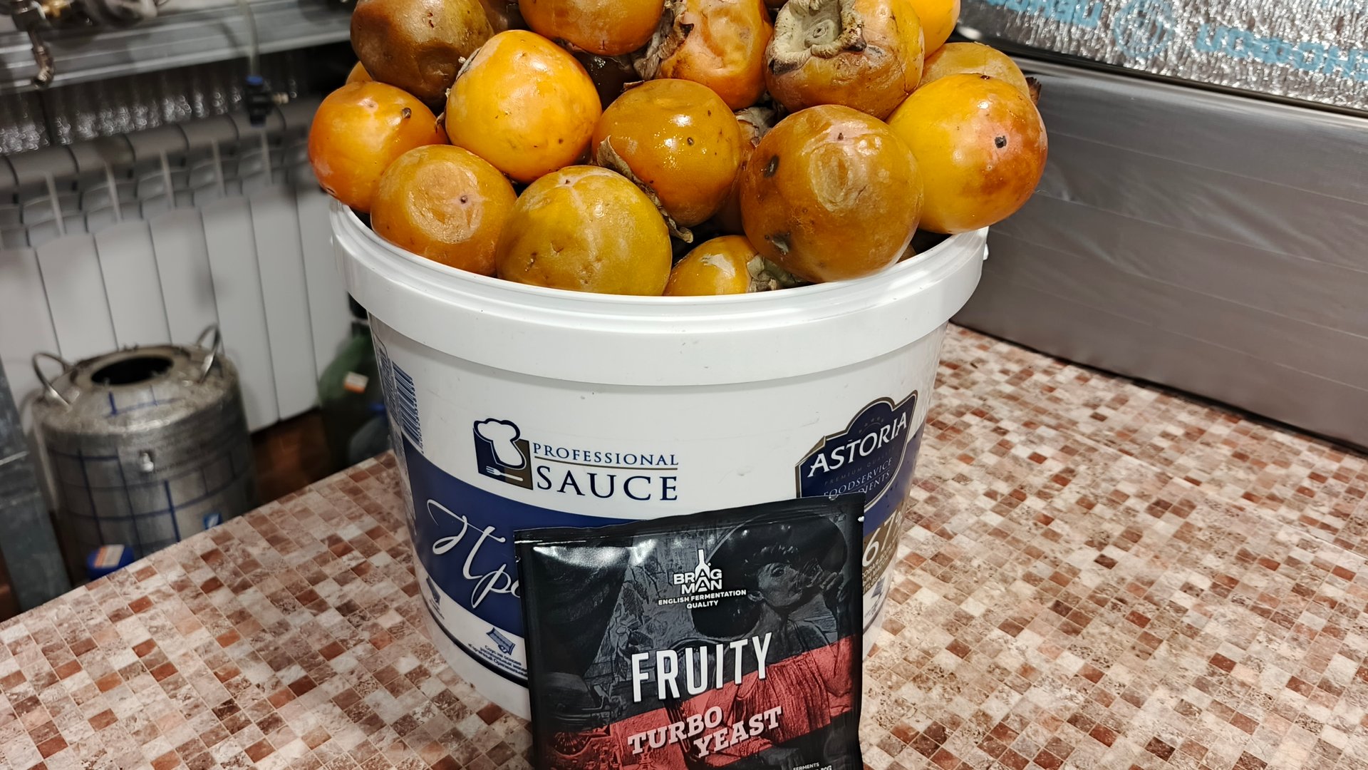 Самогон из хурмы. #1. Ставим брагу на турбодрожжах