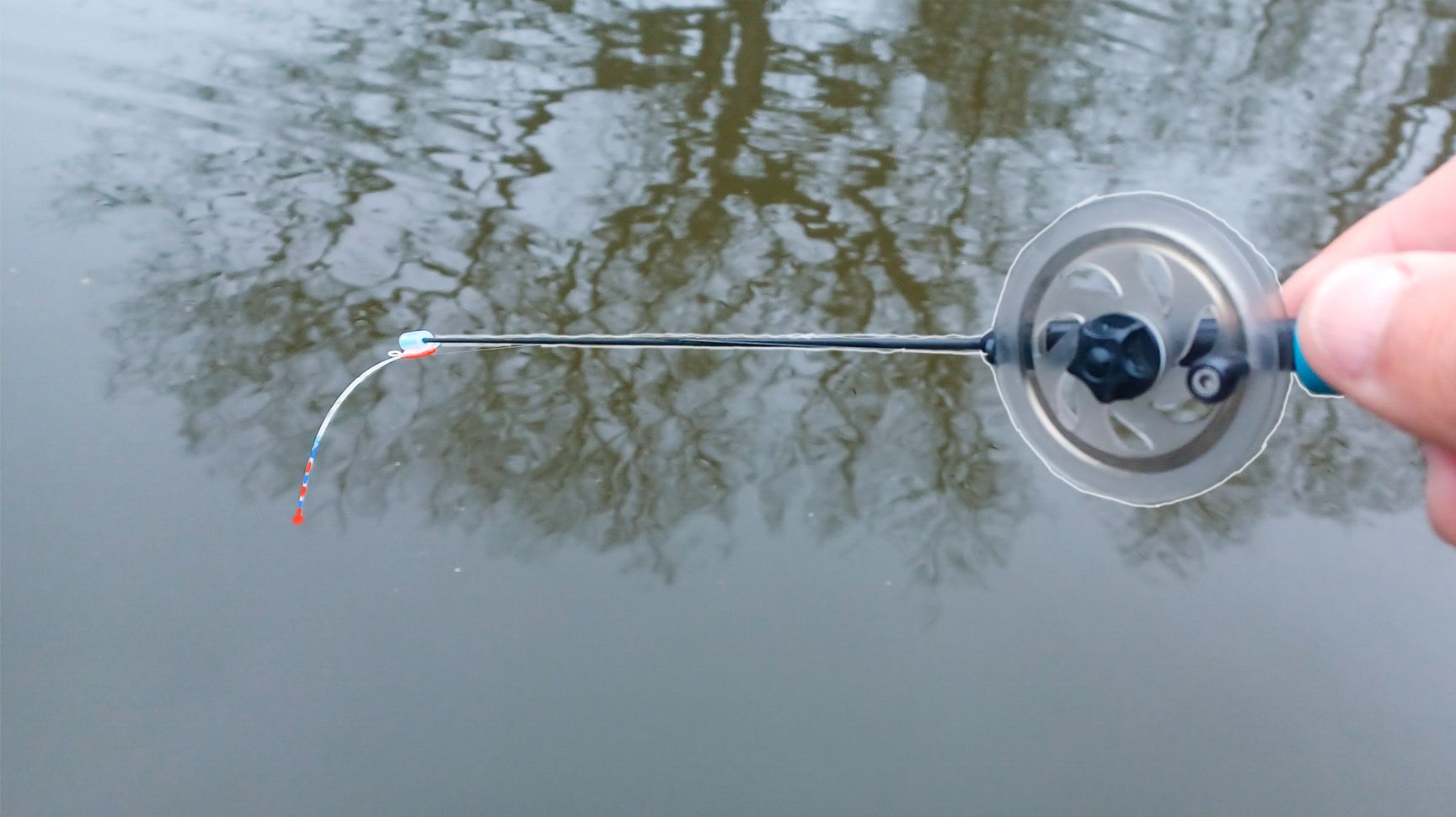 ВОТ ЭТО КЛЁВ на безмотылку, окунь, плотва, ТОЛЬКО ОПУСКАЙ.  Рыбалка в 2025