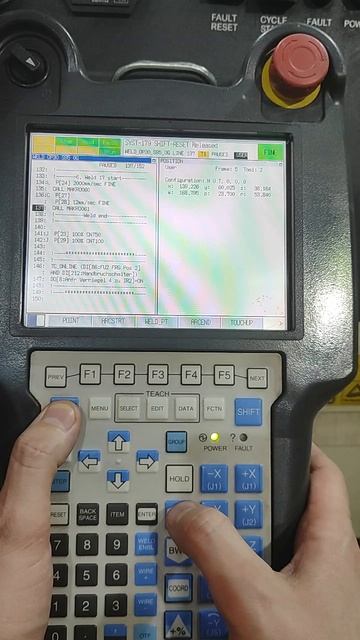 Как отвести робот от сварочного шва если он остановился в процессе сварки (залип)