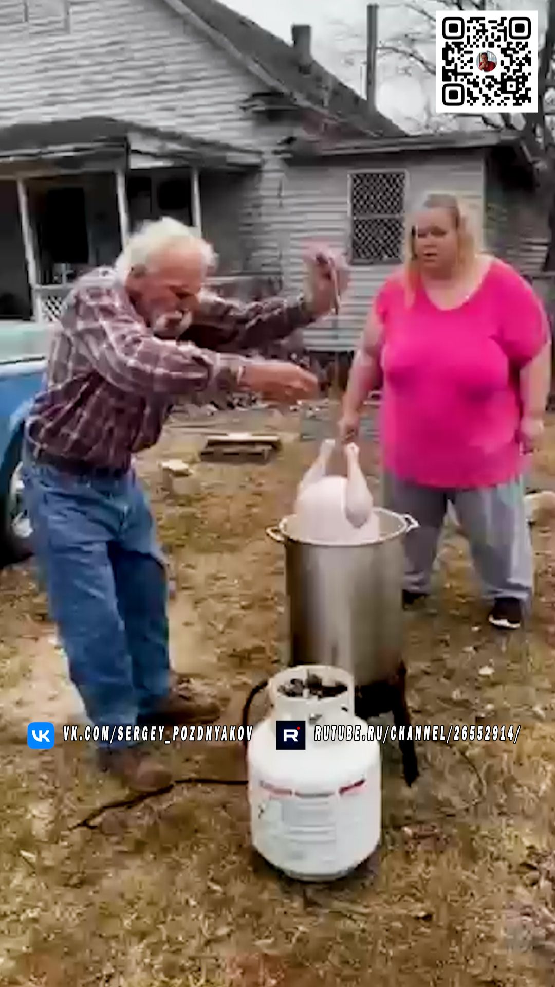 Тамара и Дедушка жарят индейку на День Благодарения - Комедия и динь-динь-динь!