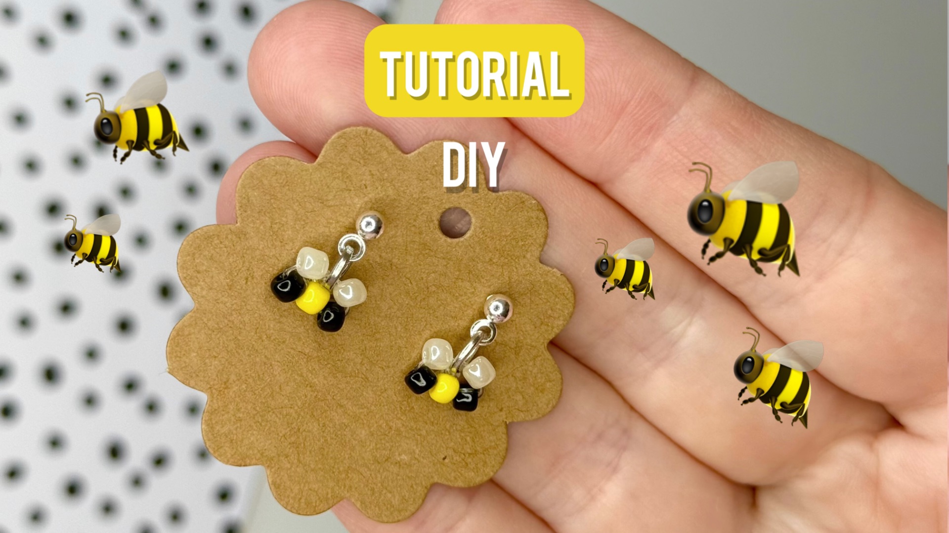 Туториал | Как сделать простые сережки-гвоздики из бисера в виде пчелок 🐝