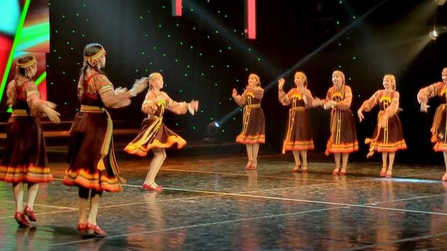 Младшая группа ансамбля народного танца "Кружева" - "Сибирочка"