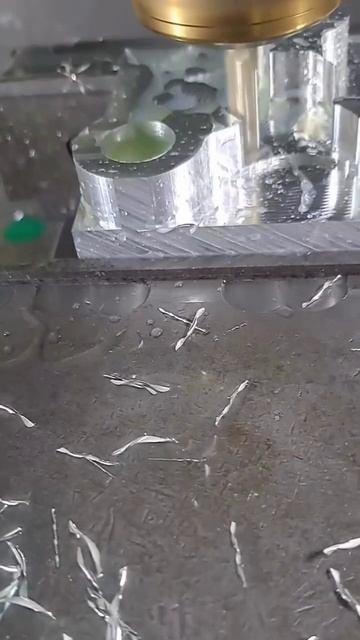 Скоростная фрезеровка металла на чпушке. Контурная обработка металла.