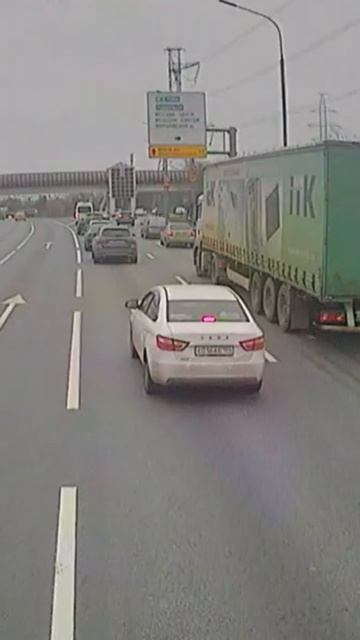 Поздно перестролся перед поворотом #ДТП #авария #ПДД #БДД #дорога #соблюдайПДД #безопасностьнадороге