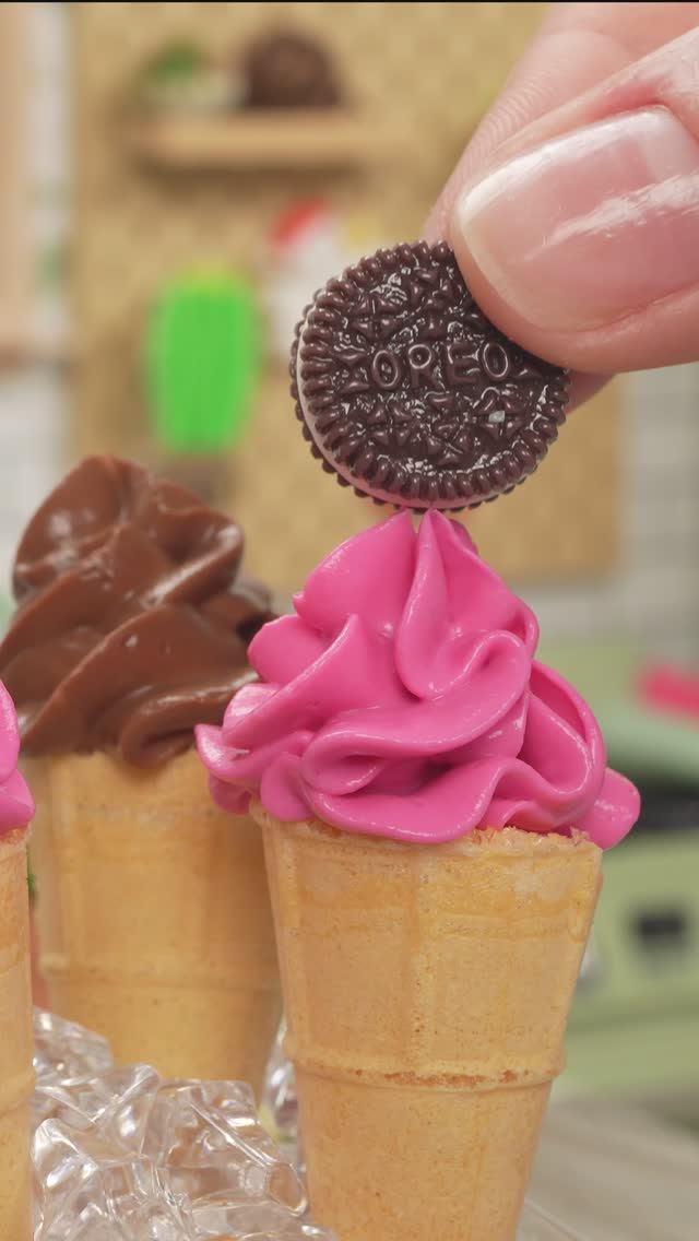 Клубничное и шоколадное мини мороженое! 🍦Готовлю миниатюрная еду 😍 Мини Кухня