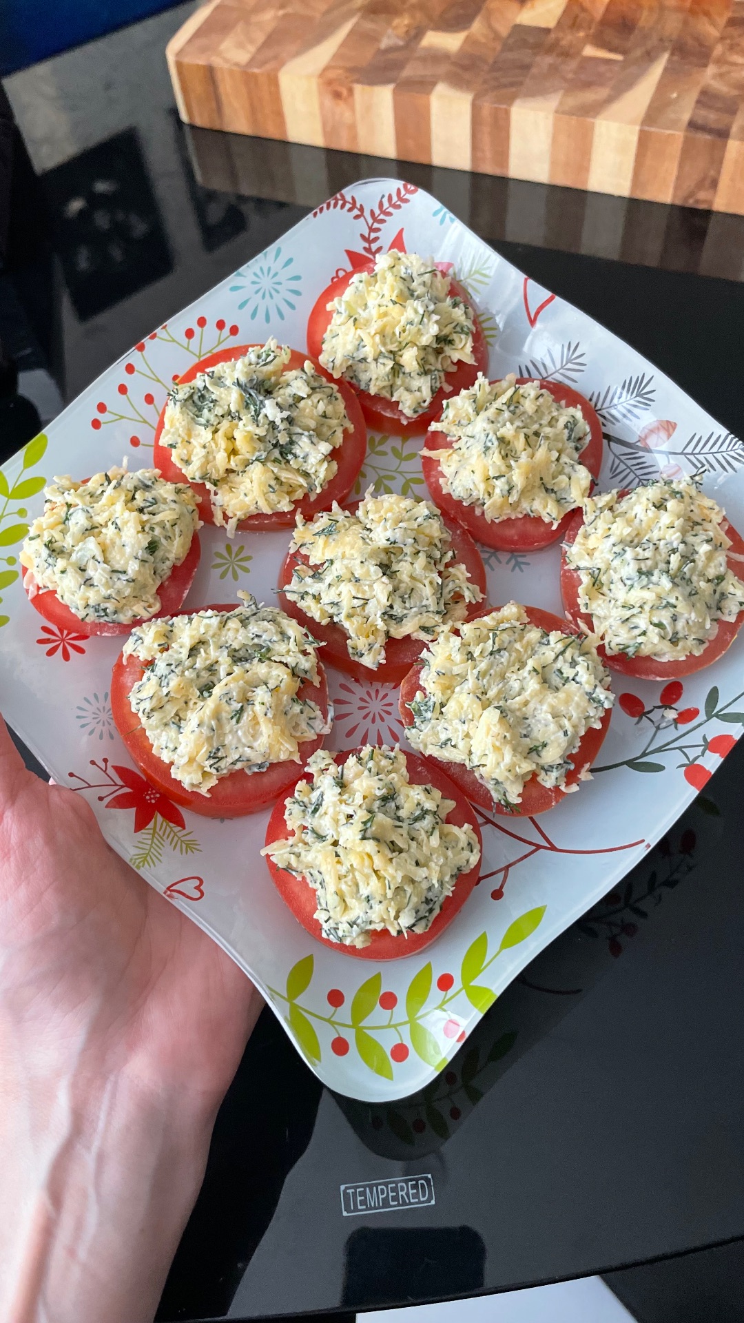 Закуска с сыром и помидором