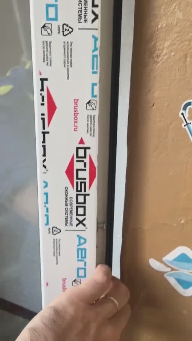 Повезло! Окно не задевает угол лоджии!