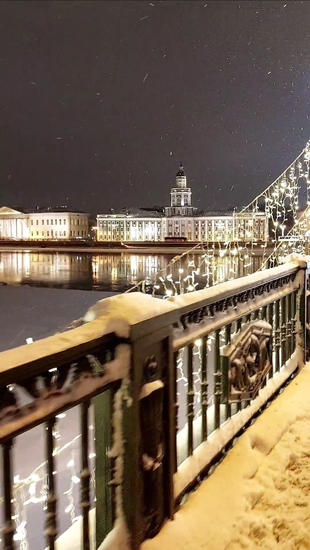 Снег в Петербурге накануне нового года (это уже история)🎄