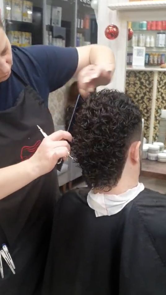 Три мужские завивки волос