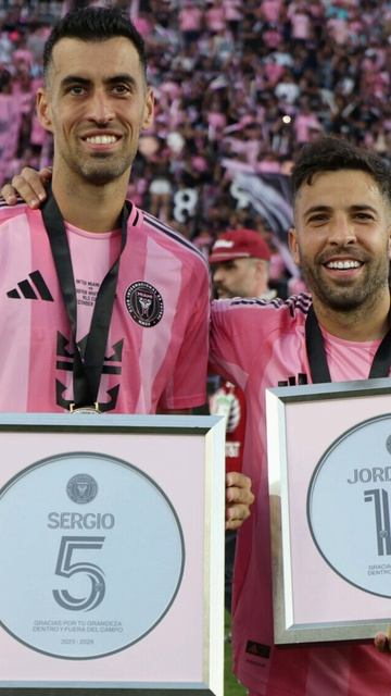 Серхио Бускетс и Жорди Альба завершили карьеру! #shorts #серхиобускетс #жордиальба #футбол