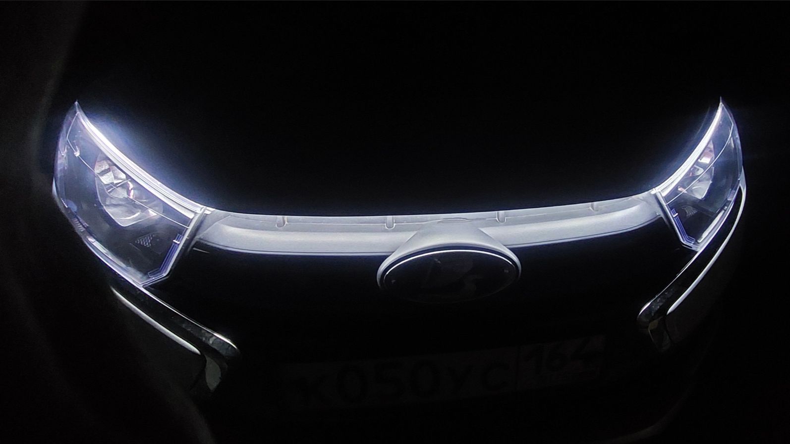 LADA GRANTA CROSS 23 Светодиодная лента спереди под капот