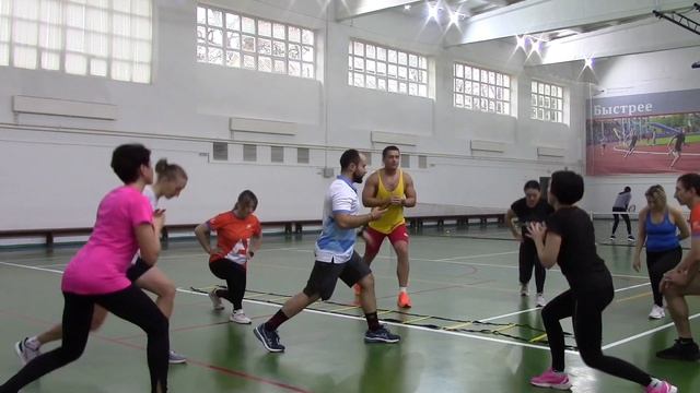 тренировка клуба "Уличная атлетика"