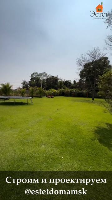 Бассейн у хай-тек дома