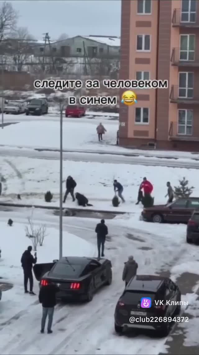 Мужик бухой протаранил все машины