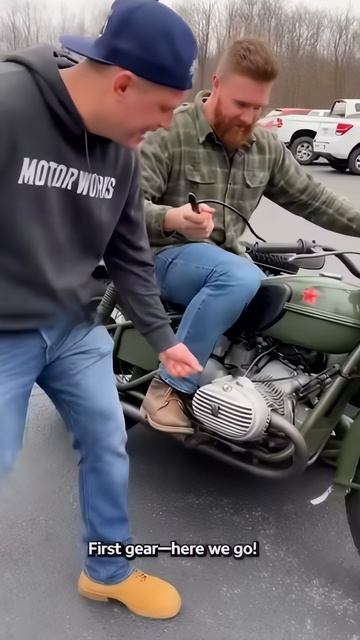 Американцы на Урале! 🏍️ Тест-драйв советского мотоцикла с коляской