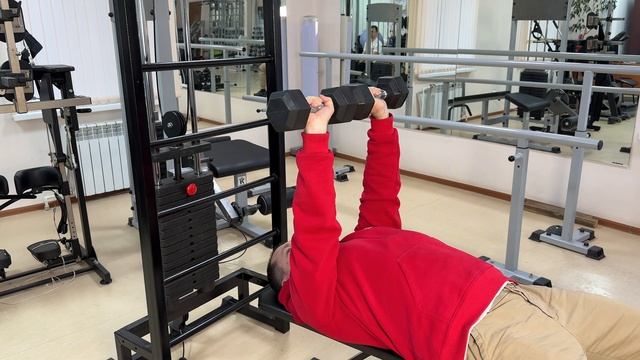 УПРАЖНЕНИЯ НА ГРУДЬ