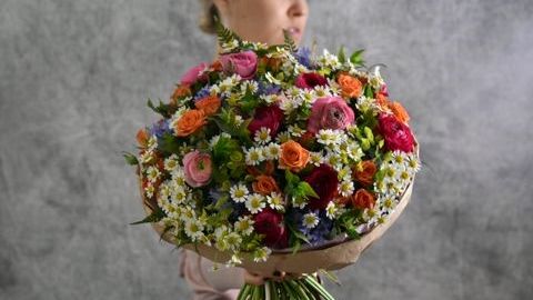 Особенности работы с букетами большого диаметра