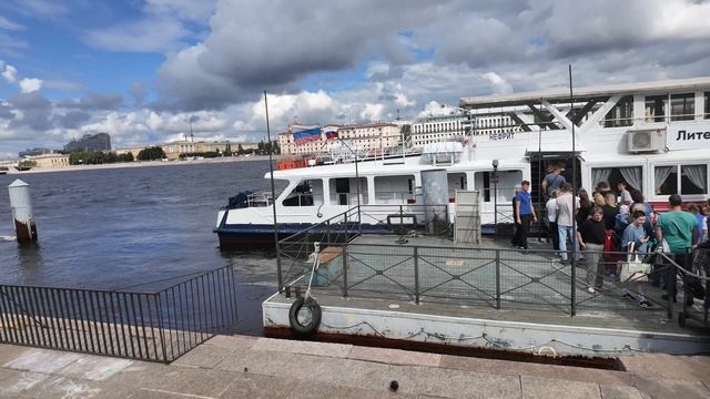 ВЛОГ / один летний день в Санкт-Петербурге / прогулка по Неве