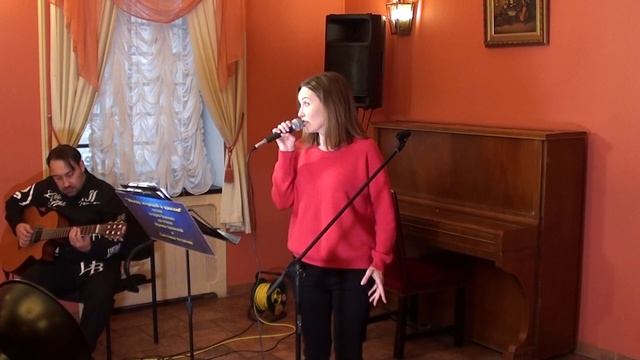 "Очарованные" ("Сентябрь") слова Светланы Астапчик, музыка Андрея Быкова, исполняет Ирина Аверина
