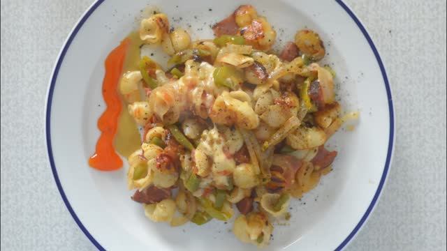 Как я готовлю макароны-ракушки с овощами и сыром?