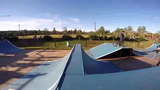 Это не падение и не приземление, а просто реальный момент, когда движение пошло не по плану