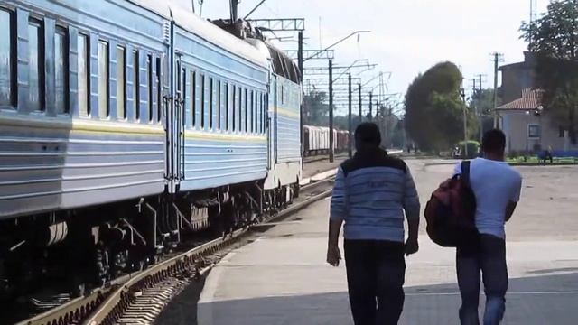 Фастов. 2012 год. ЧС4 с поездом Киев-Феодосия