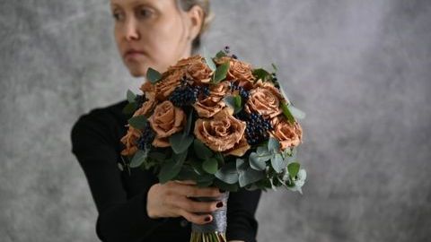 Классический букет невесты из роз