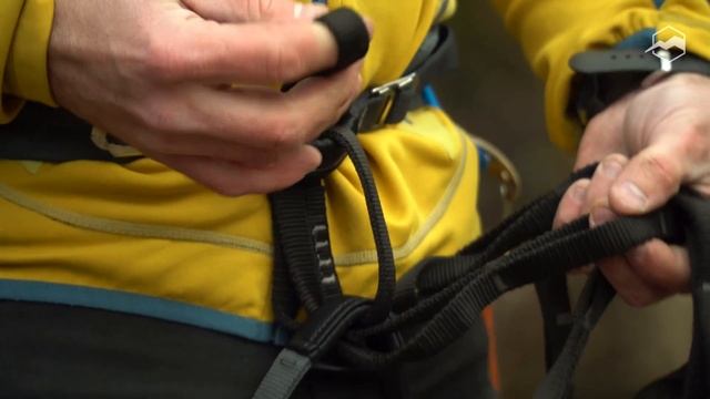 Ввязывание Daisy Chain в страховочную систему