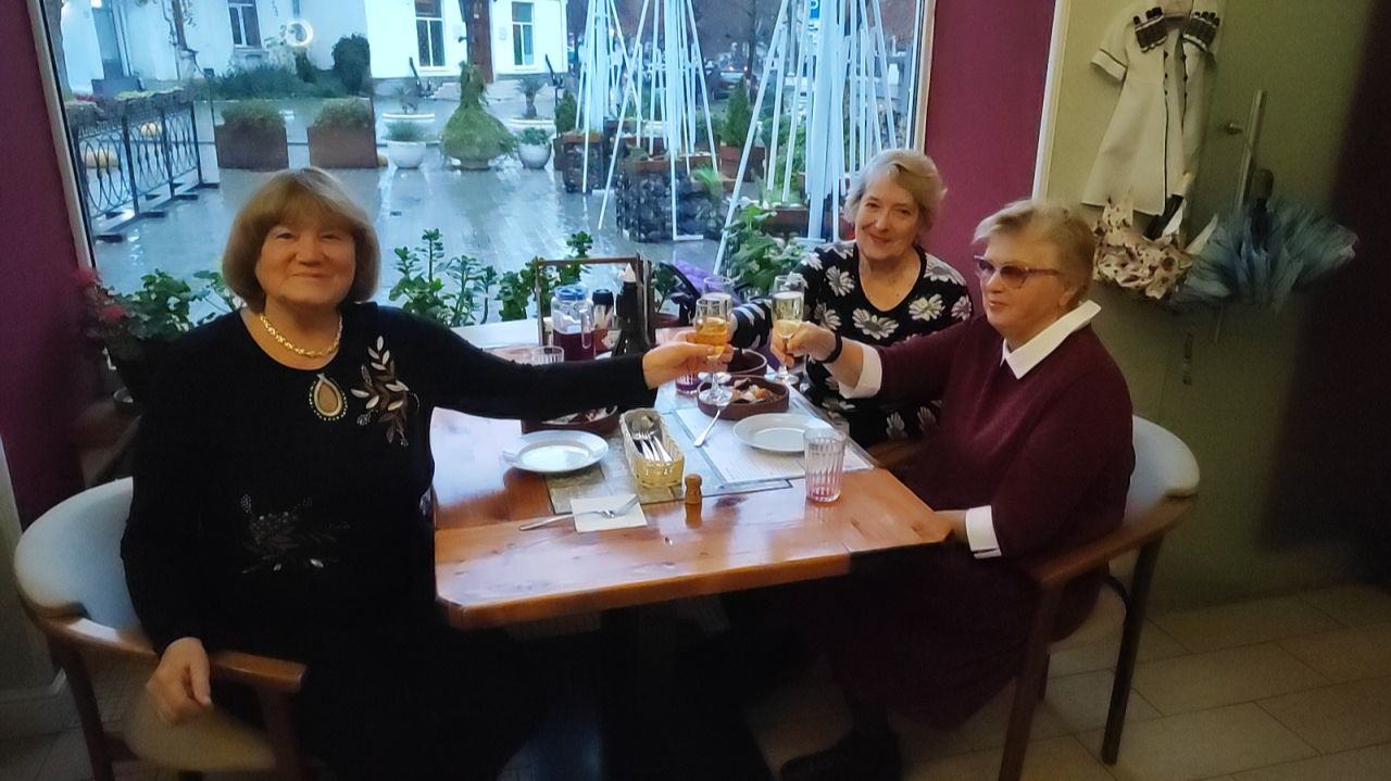 Отметили 60 лет как мы закончили муз. училище в Ялте. 07.12.2025.