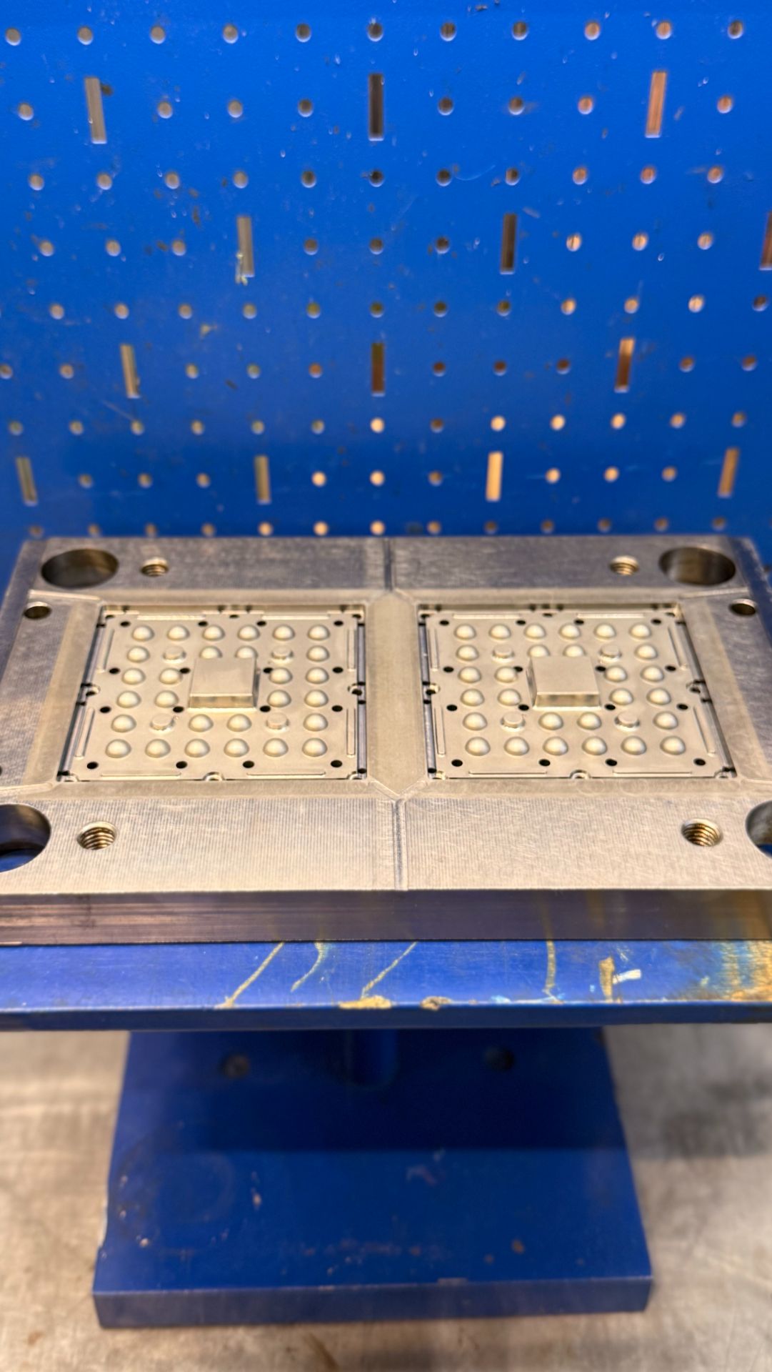 Фрезерная обработка пресс-форм для светодиодной оптики на Ruslens