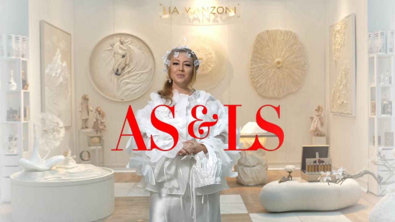 Полностью белый интерьер на стенде Lia Manzoni на Российском Антикварном Салоне & Освещение SWG