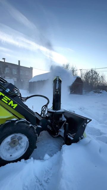 НОВОГОДНЯЯ УБОРКА СНЕГА НА ПОГРУЗЧИКЕ МАКСТЕМ РОССИЙСКОГО ПРОИЗВОДСТВА #МИНИТЕХНИКА #СПЕЦТЕХНИКА