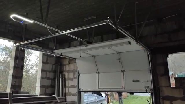 Гаражные ворота с калиткой.