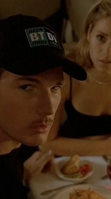 Сопрано. Кепку сними.