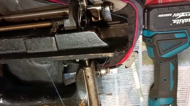 Видеомагнитофон,швейные машинки, автостёкла с мусорки