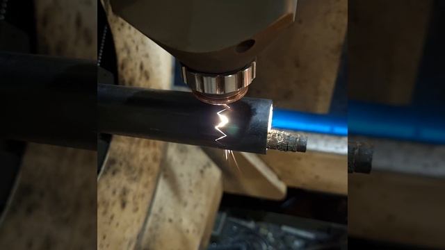 Лазерная резка короны из нержавеющей трубы | «Доминант»: точность и изящество в каждом элементе