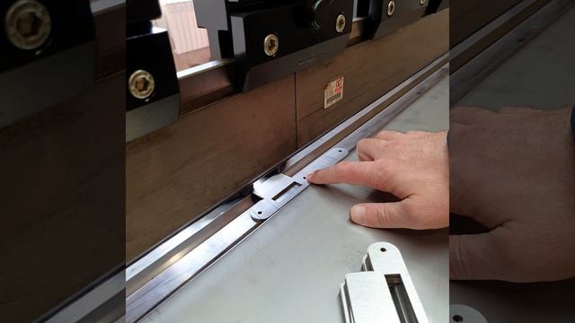 Гибка ответной планки замка из металла | «Доминант»: точность формы и надёжность монтажа