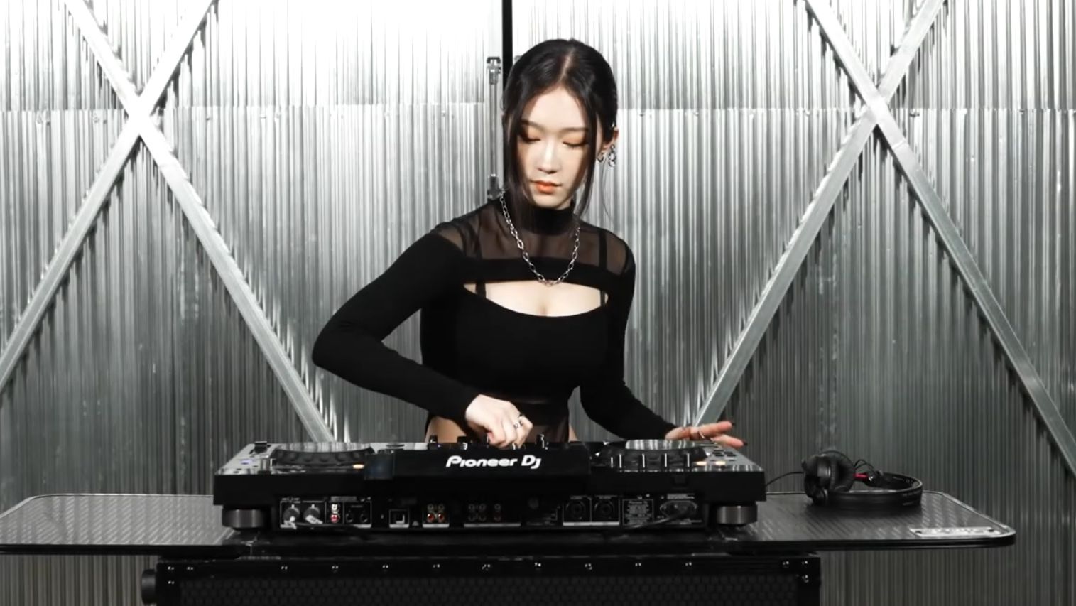 DJ YUNIEA - [Melodic Techno & Progressive house DJ Mix] Warehouse