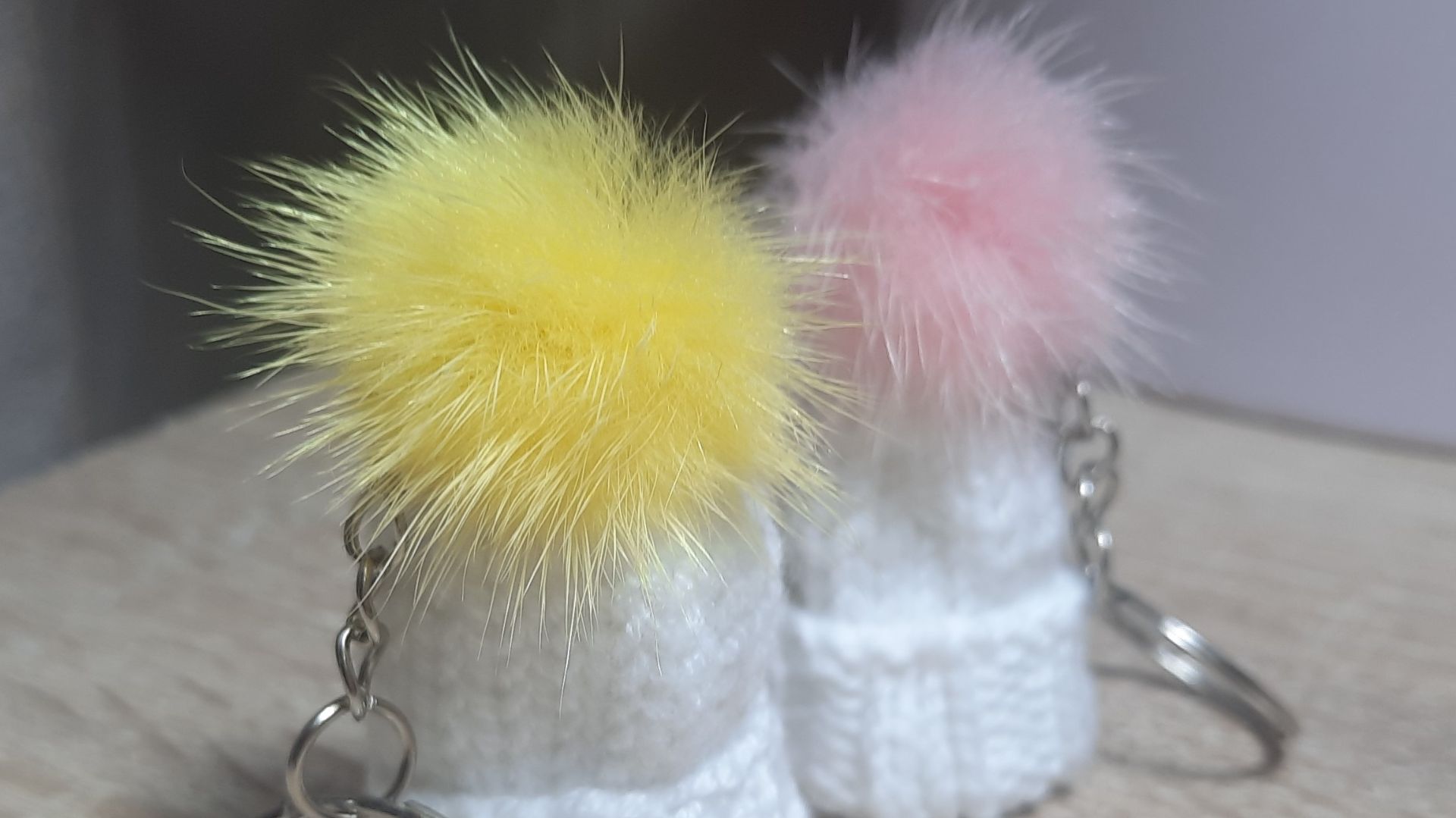 🎅🎄как связать шапочку-брел сувенир-подарок своими руками. Вяжем спицами брелок-шапочка. Полный МК.