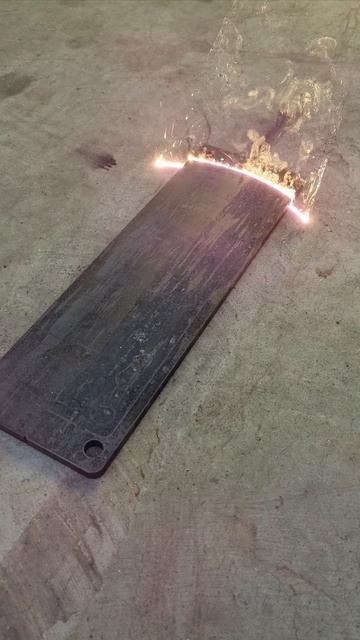 Лазерная очистка пластины из чёрного металла | «Доминант»: бережно, точно, без химии