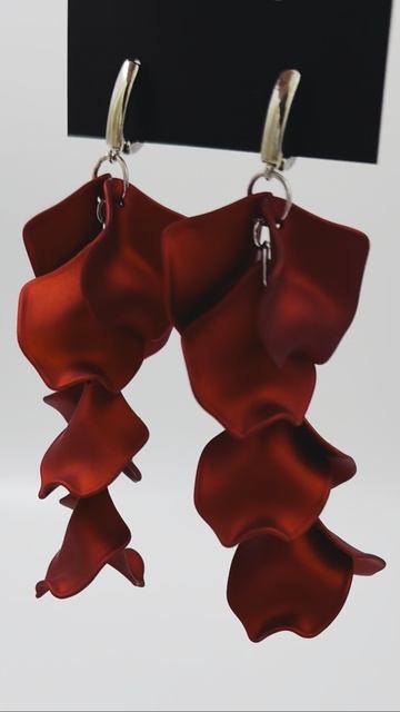 Серьги Танцующие лепестки красные