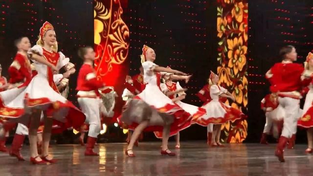 Москва. 10. Ансамбль народного танца «Сибирский каблучок»