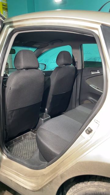 Установка авточехлов Дублин Жаккард в Hyundai Solaris 1